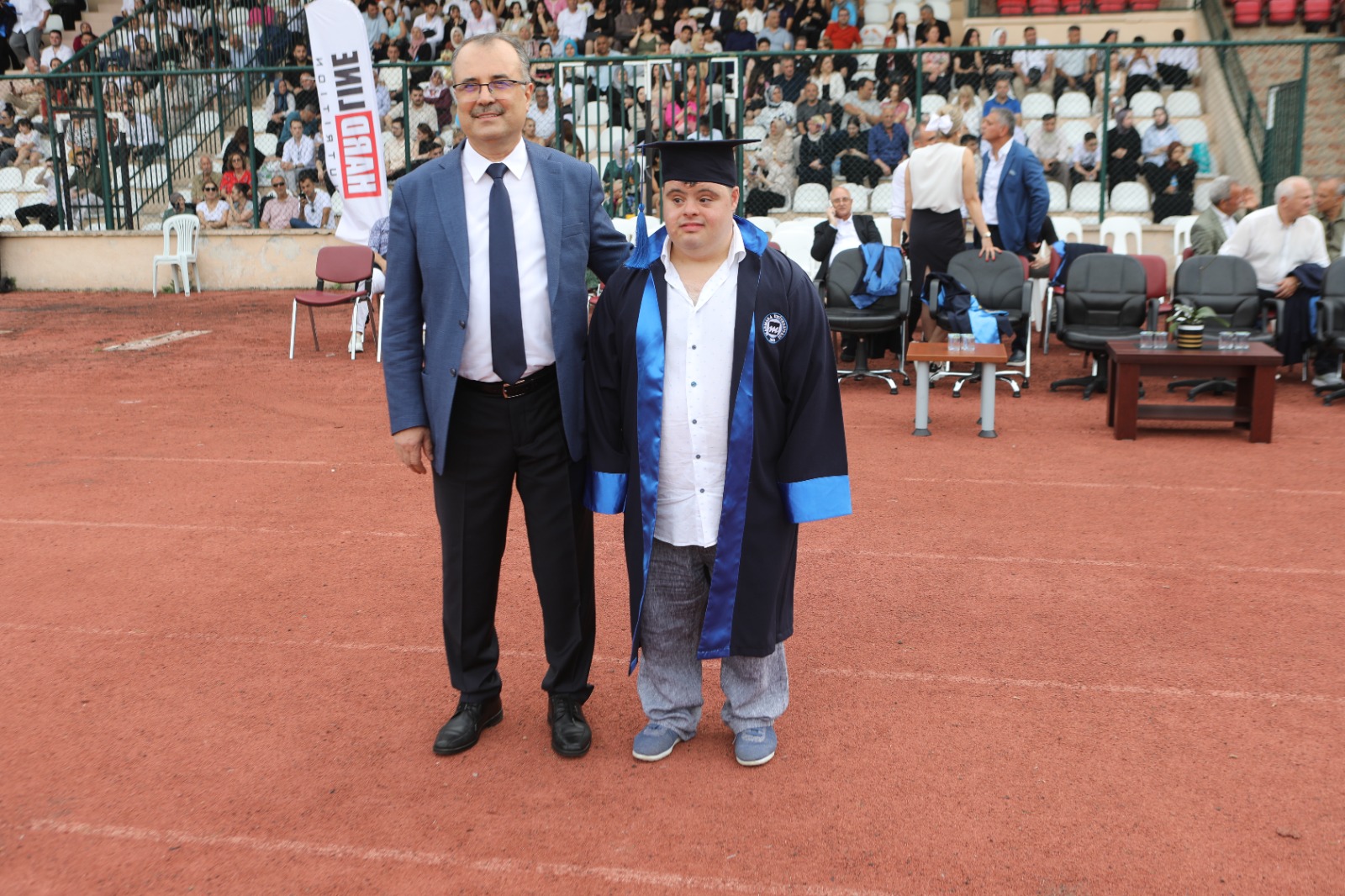 Down Sendromlu Eski Milli Jimnastikçi Berk, Üniversiteyi Bitirdi ...